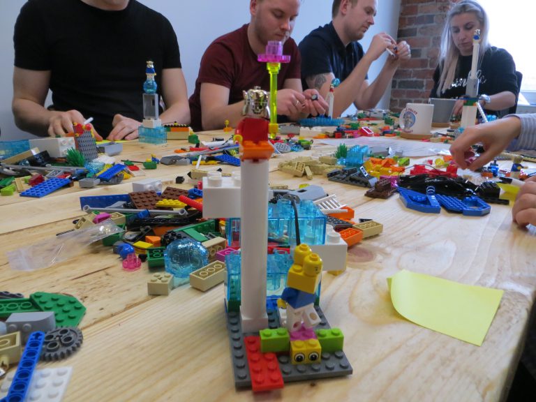 Lego Bricks and Design Thinking - Serious Play Pro